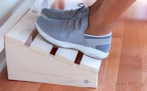 12 DIY Under Desk Foot Rest Ideas for Ergonomic Workspace